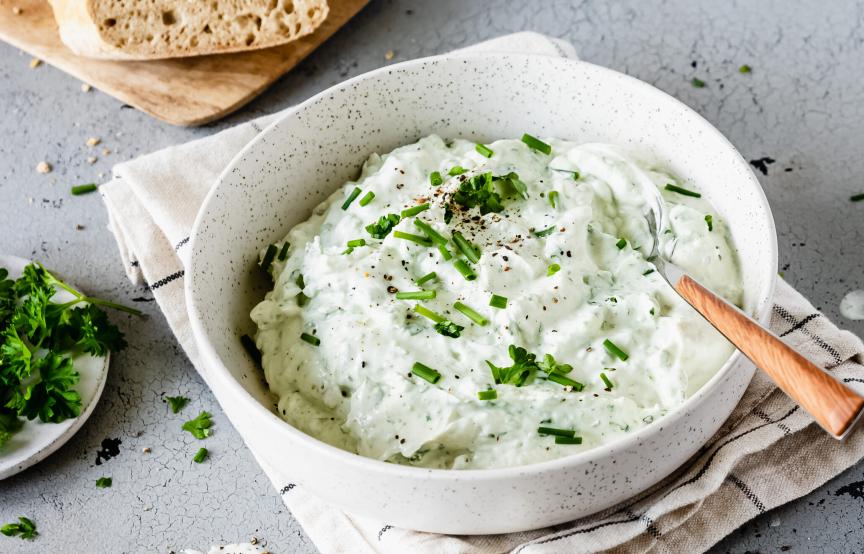 Quark-Kräuter-Dip schnell und lecker | Air Fryer Club